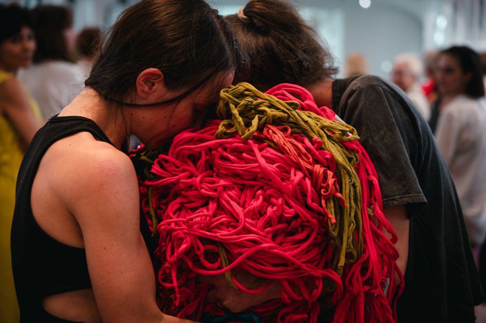 Oloop Dobrobit: Utelešena čustva