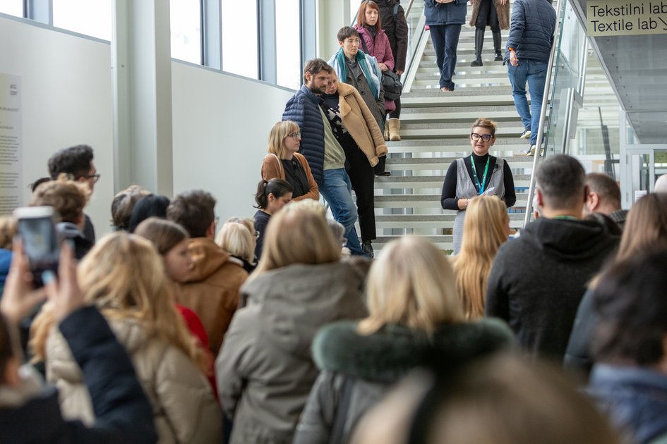 Public guided tour of Center Rog