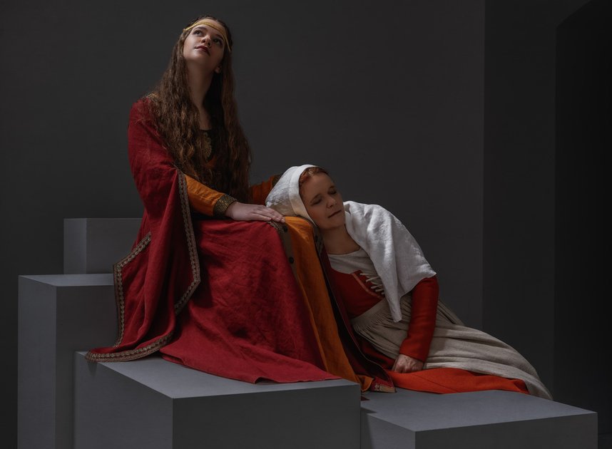 The Master Course in Making a Castle Costume from the 14th Century