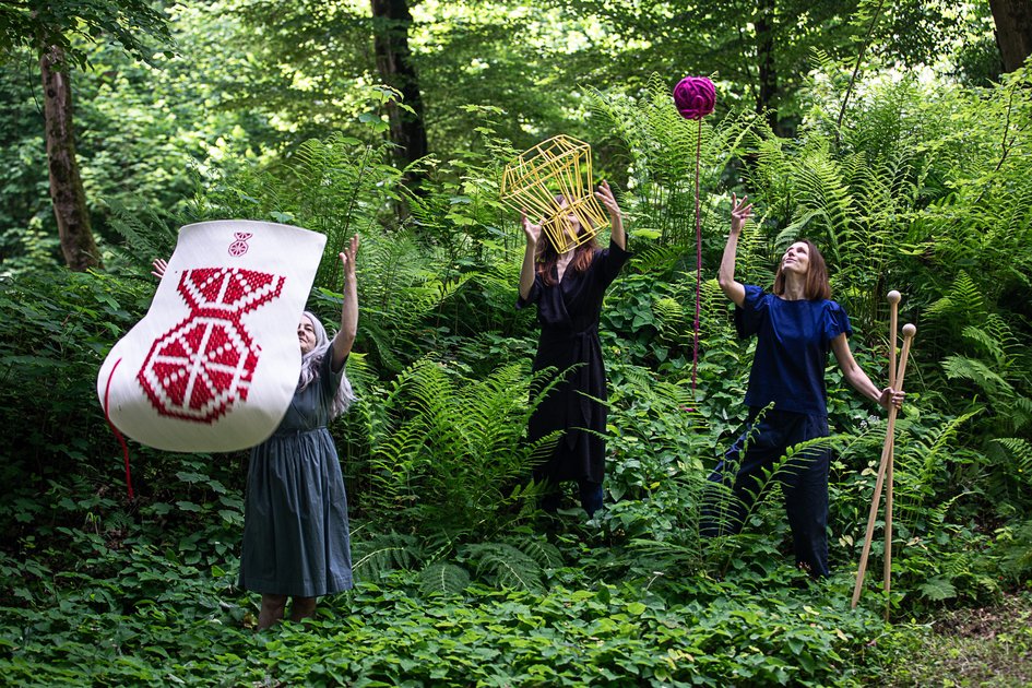 Guided tour of the exhibition with Zala Orel and the Oloop collective