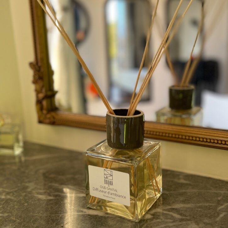 SANDALWOOD OUD - LARGE REED DIFFUSER - Douka